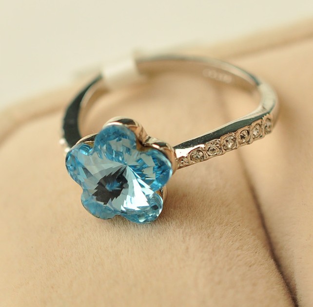 Women's Rhodium Plated Alloy Flower Shape Rhinestone Ring on Luulla