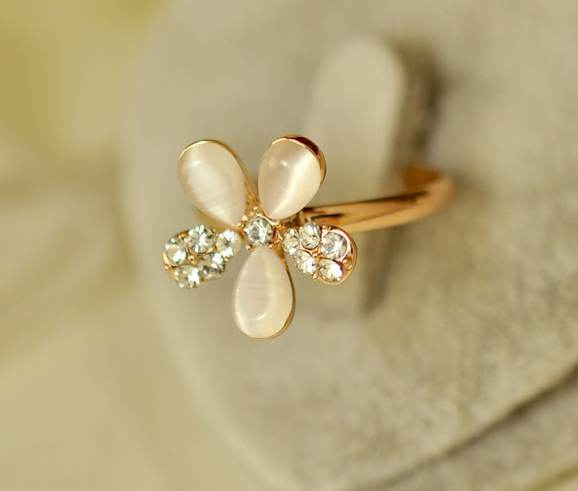 Women's Rhodium Plated Alloy White And Beige Flower Shape Rhinestone ...